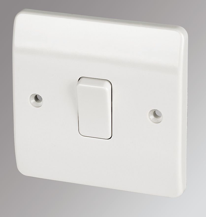 MK 1-Gang 2-Way 10AX Light Switch White | Switches & Sockets | Screwfix.com