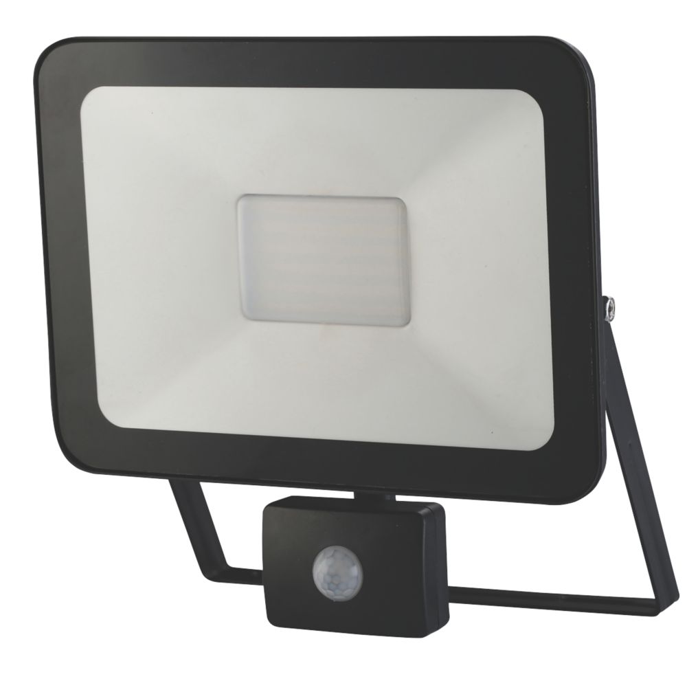 Floodlights | LED Floodlights | Screwfix.com