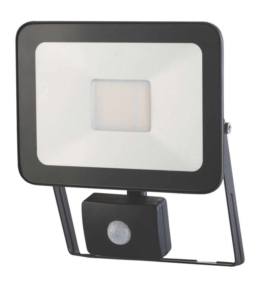 Floodlights | LED Floodlights | Screwfix.com