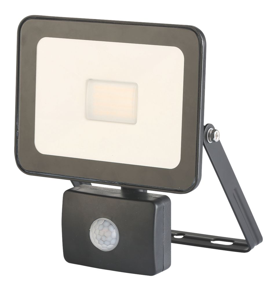 Floodlights | LED Floodlights | Screwfix.com