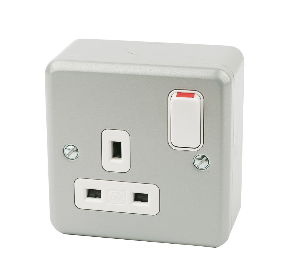 MK Metalclad Plus 13A Unswitched Metal Clad Fused Spur with White Inserts